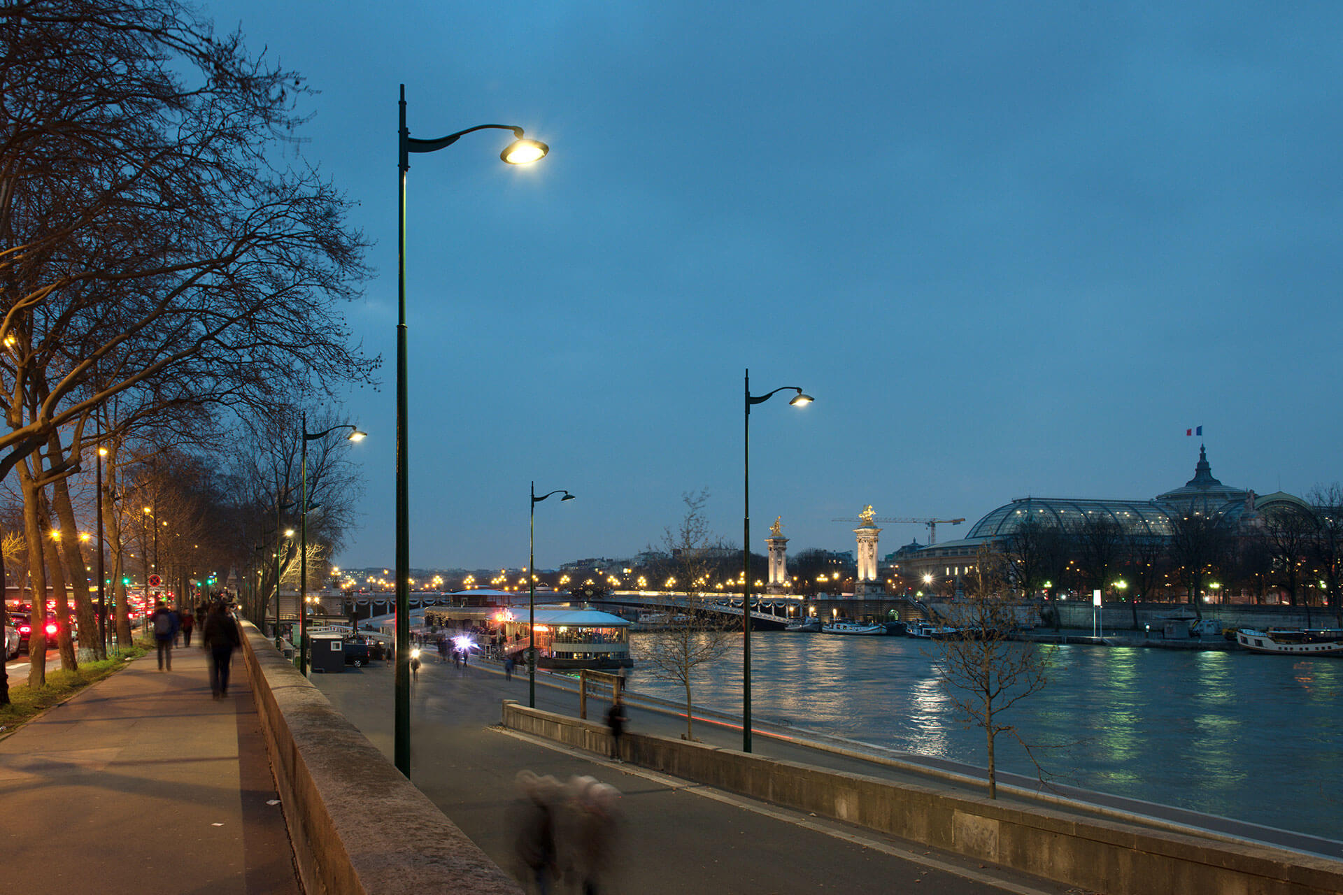 10,000 energy-efficient LED luminaires light the city of Paris | Schréder